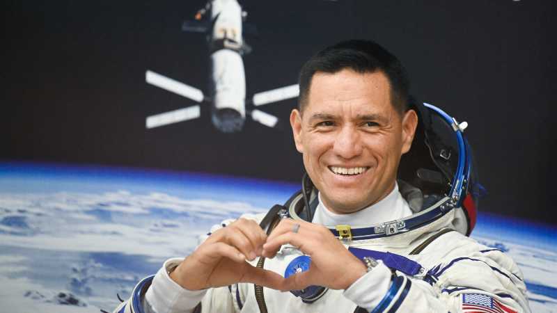 ¿Quién es el astronauta que pasó 371 días en el espacio?
