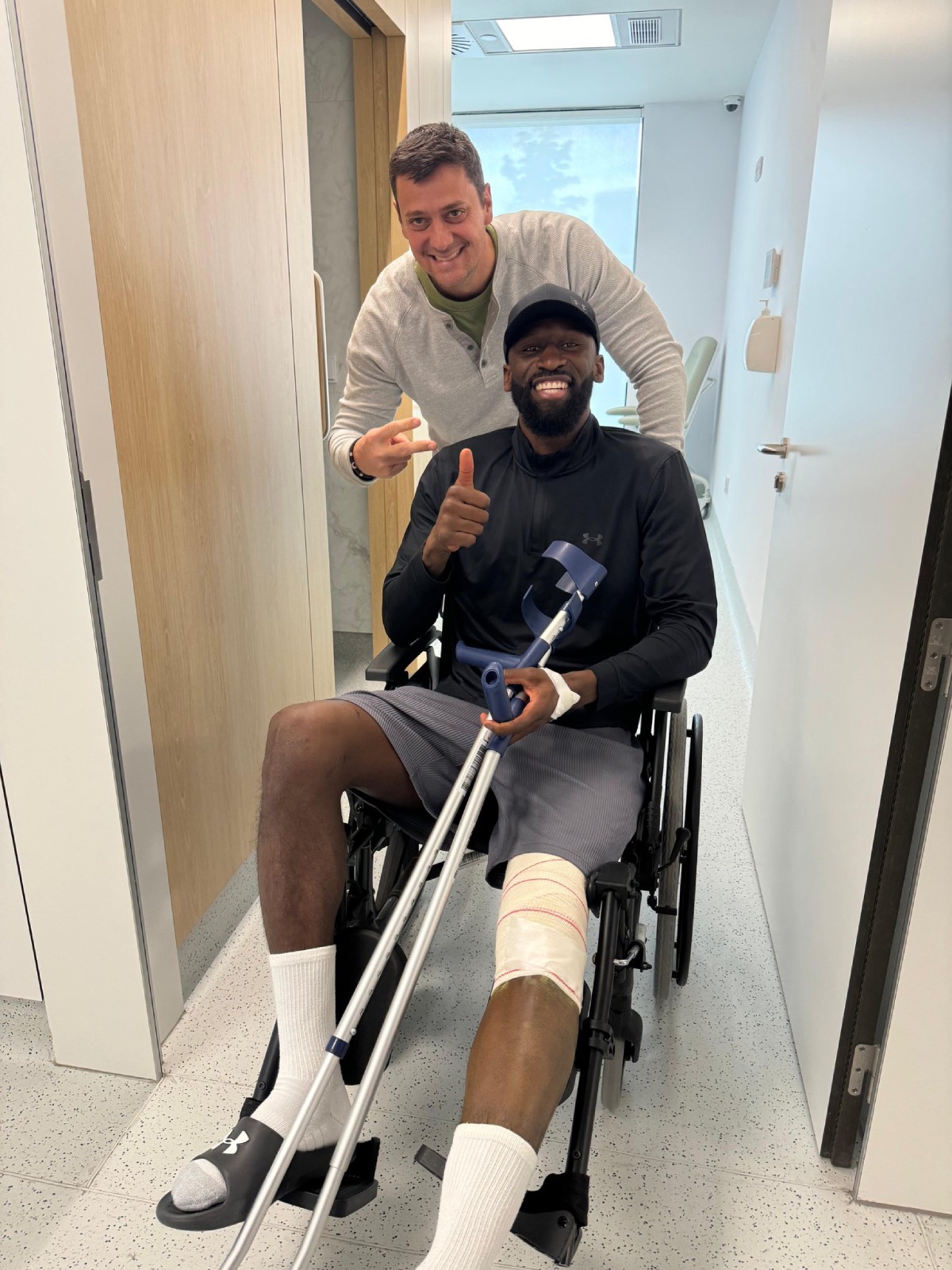 Antonio Rüdiger operado con éxito de la rodilla