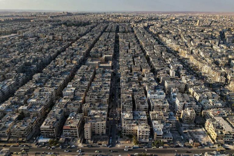 Reconstruir Siria costará 216 mil millones de dólares, estima el Banco ...