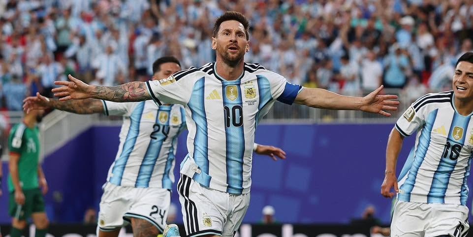 Argentina debuta con hat-trick de Messi y hace historia