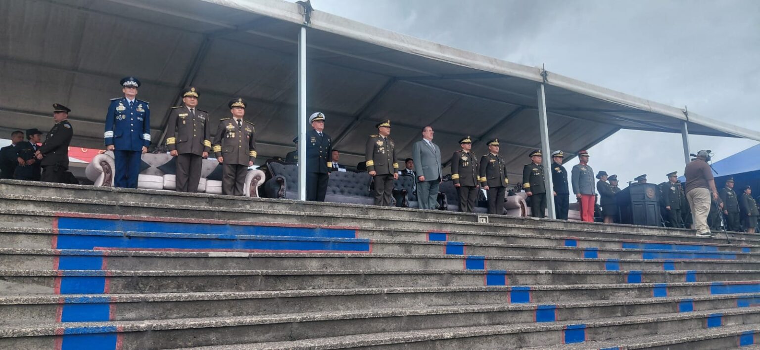 Presidente insta a nuevos oficiales del Ejército a priorizar lucha ...